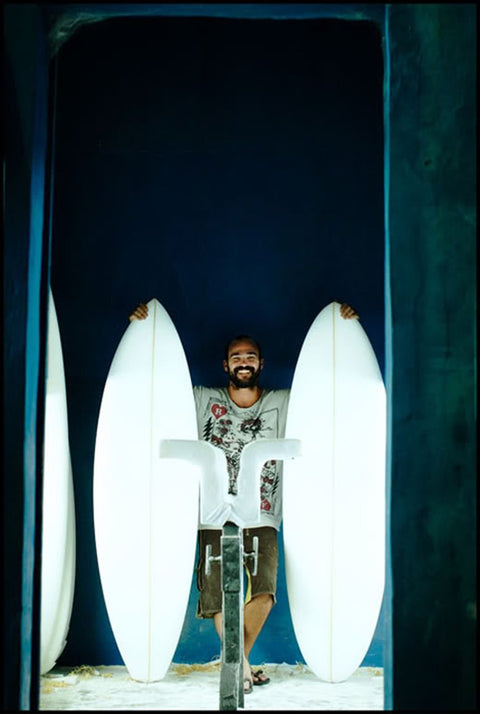 Luke Shapes up some Customs – Deus Ex Machina Australia